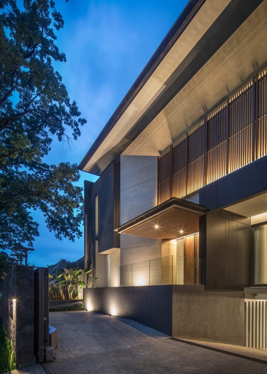 Balutan Tropis Pada Hunian Modern - asrinesia