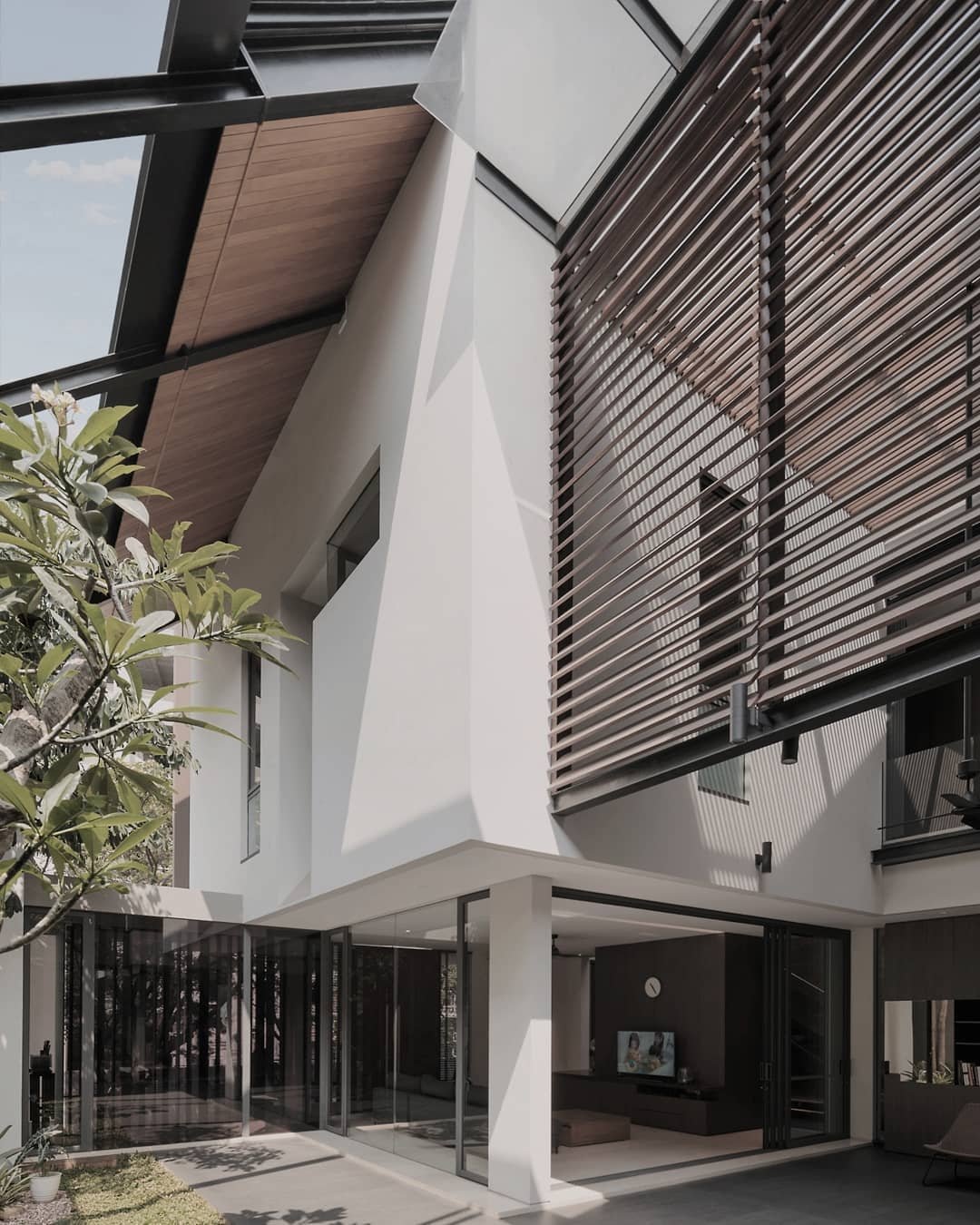 The Split House - asrinesia