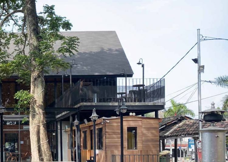 Kafe Unik di Ruang Publik - Asrinesia