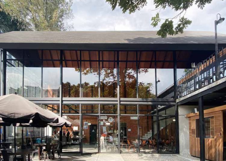 Kafe Unik di Ruang Publik - Asrinesia