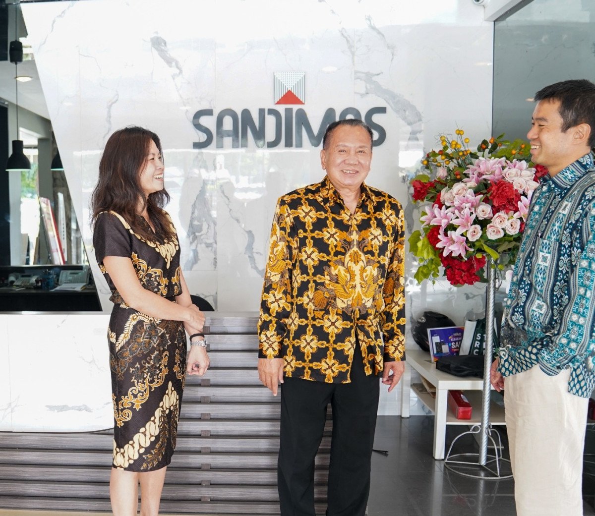 SANDIMAS Luncurkan Granite Tile Big Slab Ukuran Super Besar - asrinesia